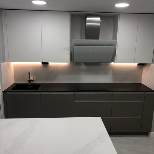 Moack Black - Granite House